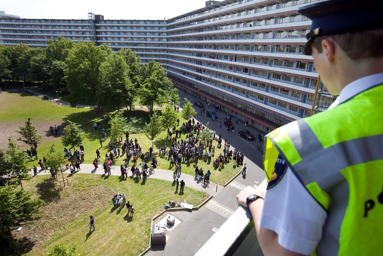 Oproer in Bijlmer na politieactie | Het Parool