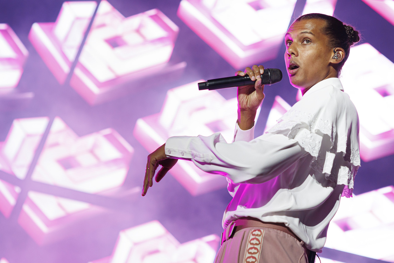 Stromae komt ook in najaar 2023 naar Ziggo Dome | Foto | AD.nl