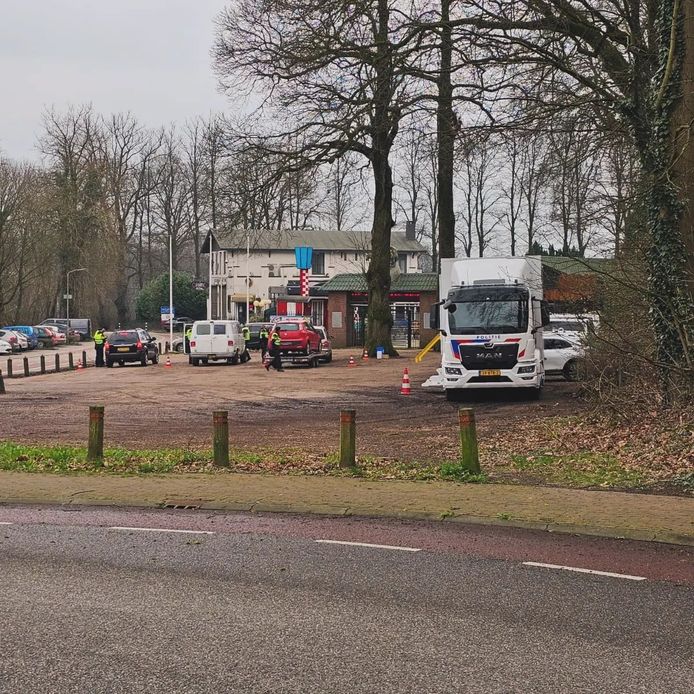 39 boetes uitgedeeld tijdens verkeerscontrole aan rand van Berg en Dal ...