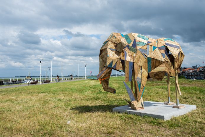 Staat er opeens een mammoet op de Scheldeboulevard | Terneuzen | pzc.nl
