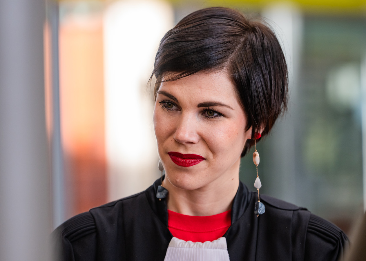 “Ze is per ongeluk op het mes gaan zitten”: man (38) riskeert 10 jaar ...