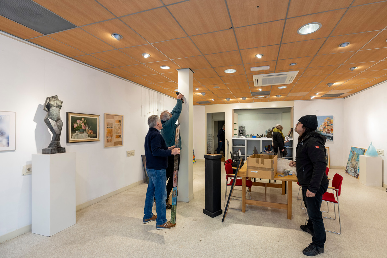 Oude KPN-winkel wordt kloppend hart van Almelose kunstenaars: ‘Nieuwe reuring in de stad’ | Foto ...