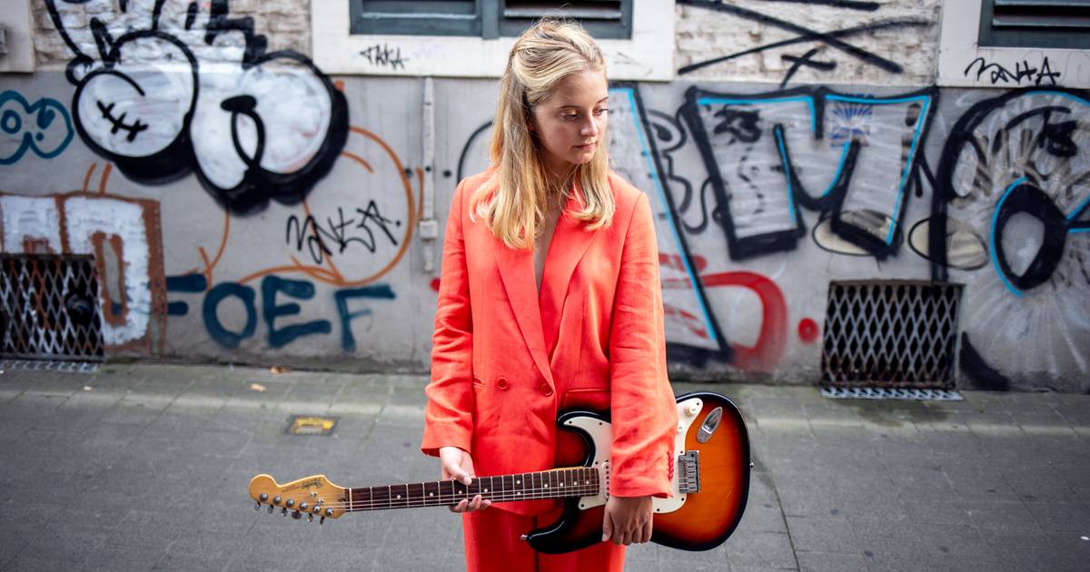 Anna Julia (19) brengt nieuwe single ‘All The People’ uit | Kortrijk ...