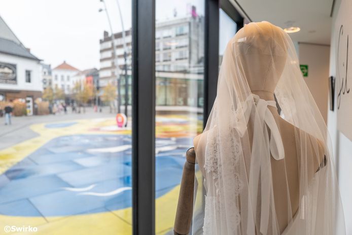 Modeontwerpster Silke (24) toont haar nieuwe collectie in pop-up: “Ik ...
