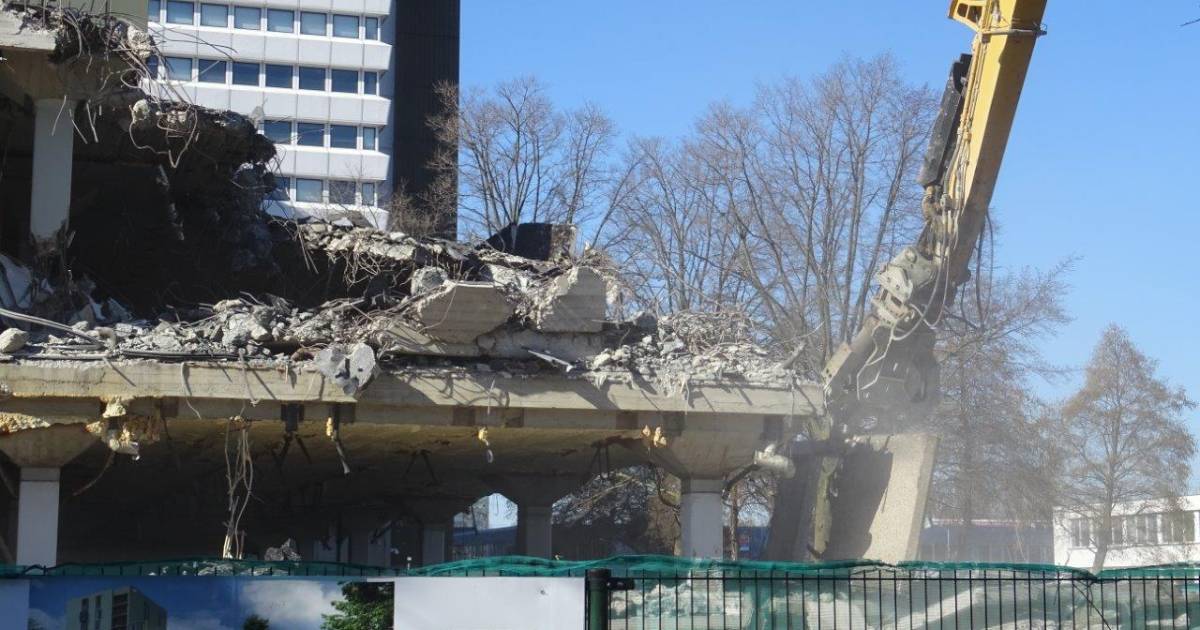 Klachten over gruis bij sloop van CBS-gebouw | Den Haag | AD.nl