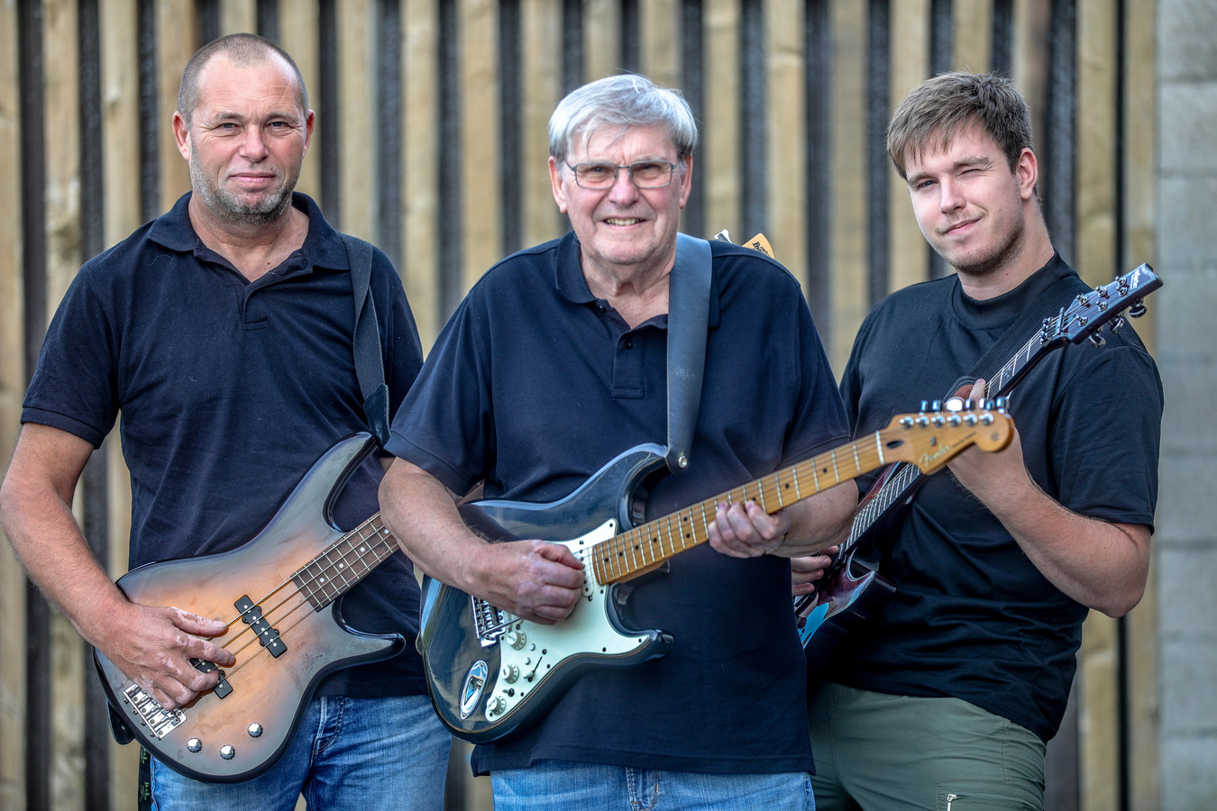 Wanneer opa, vader en zoon samen in één coverband spelen: “We hebben al ...
