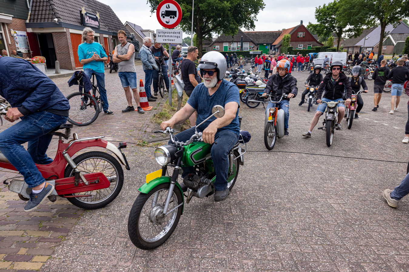 Eindelijk weer knetteren in de blauwe walm van weleer | Foto | destentor.nl