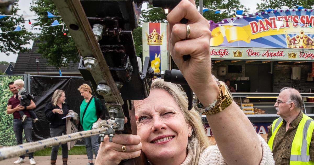 Veel lol met eeuwenoude traditie op Nulse feest: ‘Natuurlijk heb ik ...
