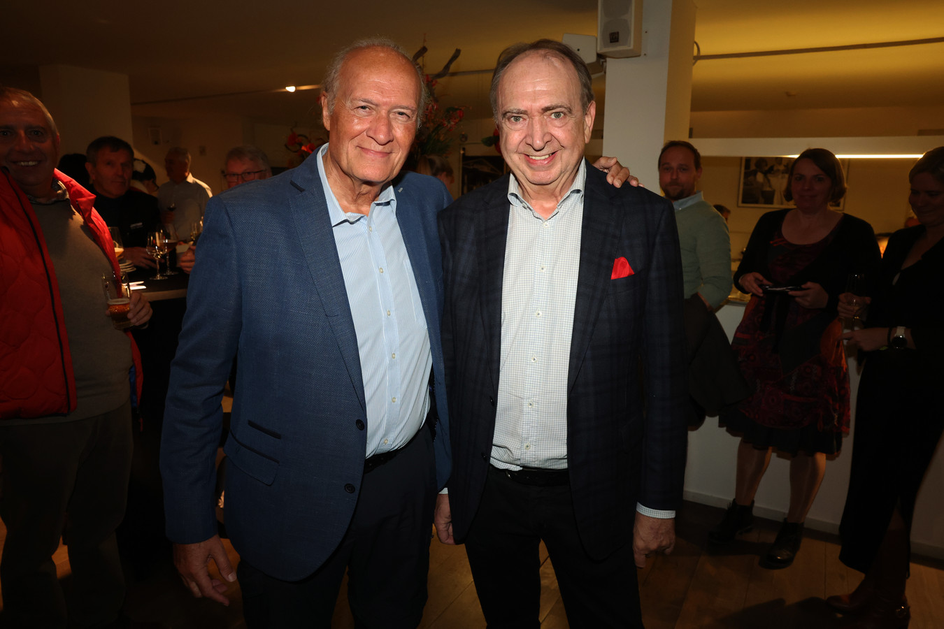 “Ontmoet via Tinder en al jaar ‘in het geheim’ samen”: zoon Jacques ...