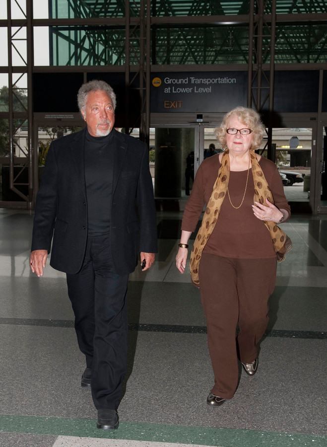 Tom Jones na 250 affaires: "Mijn vrouw blijft mijn grote liefde" | Foto ...