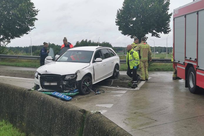 Bestuurster (41) vlucht weg na ongeval, maar doet zich 17 kilometer ...