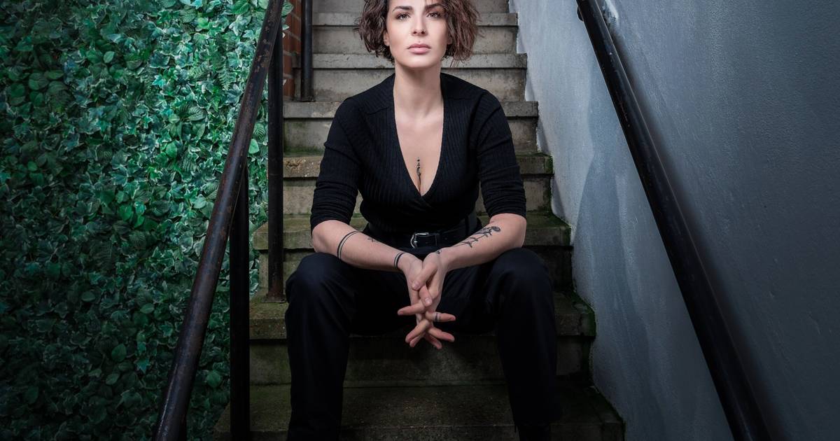 Hind Eljadid geeft workshop slam poetry in de bib | Ronse | hln.be