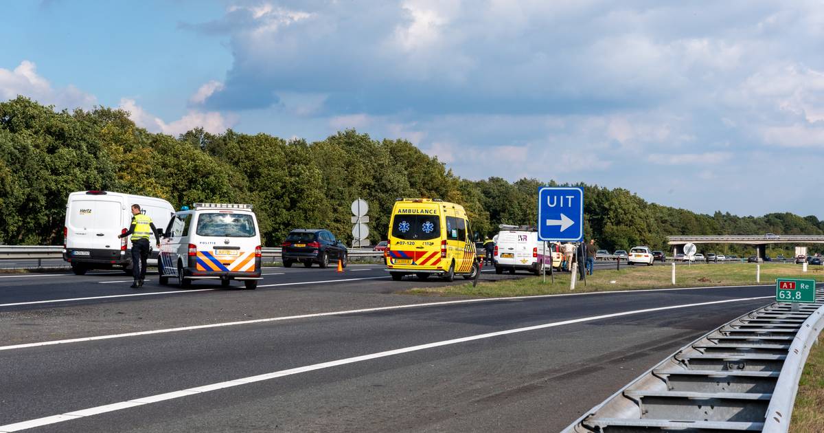 Flinke file tussen Stroe en Apeldoorn door ongeluk op A1 | Apeldoorn | destentor.nl