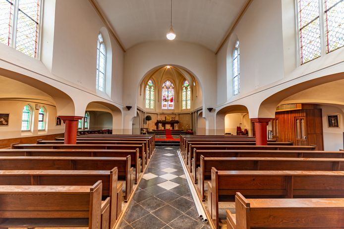 Kerk te koop voor kleine 4 ton, plan voor wonen en werken ligt al klaar ...