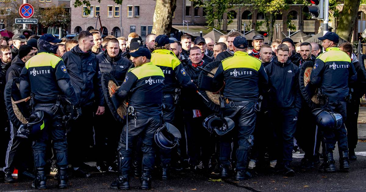 Politie deelt beelden van arrestaties Woonprotest: ‘We reageerden op ...