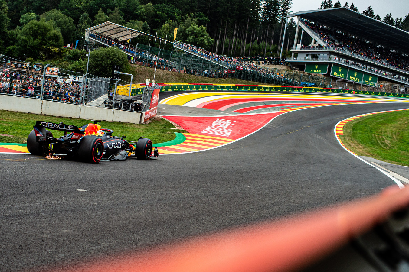 Max Verstappen kwalificeert als snelste, maar start van P14: bekijk ...