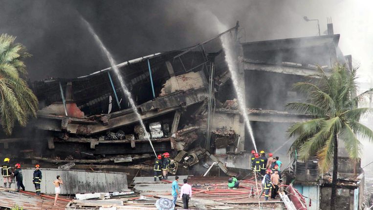 Zeker 23 doden na explosie in fabriek Bangladesh | De Volkskrant Zeker 23 doden na explosie in fabriek Bangladesh | De Volkskrant