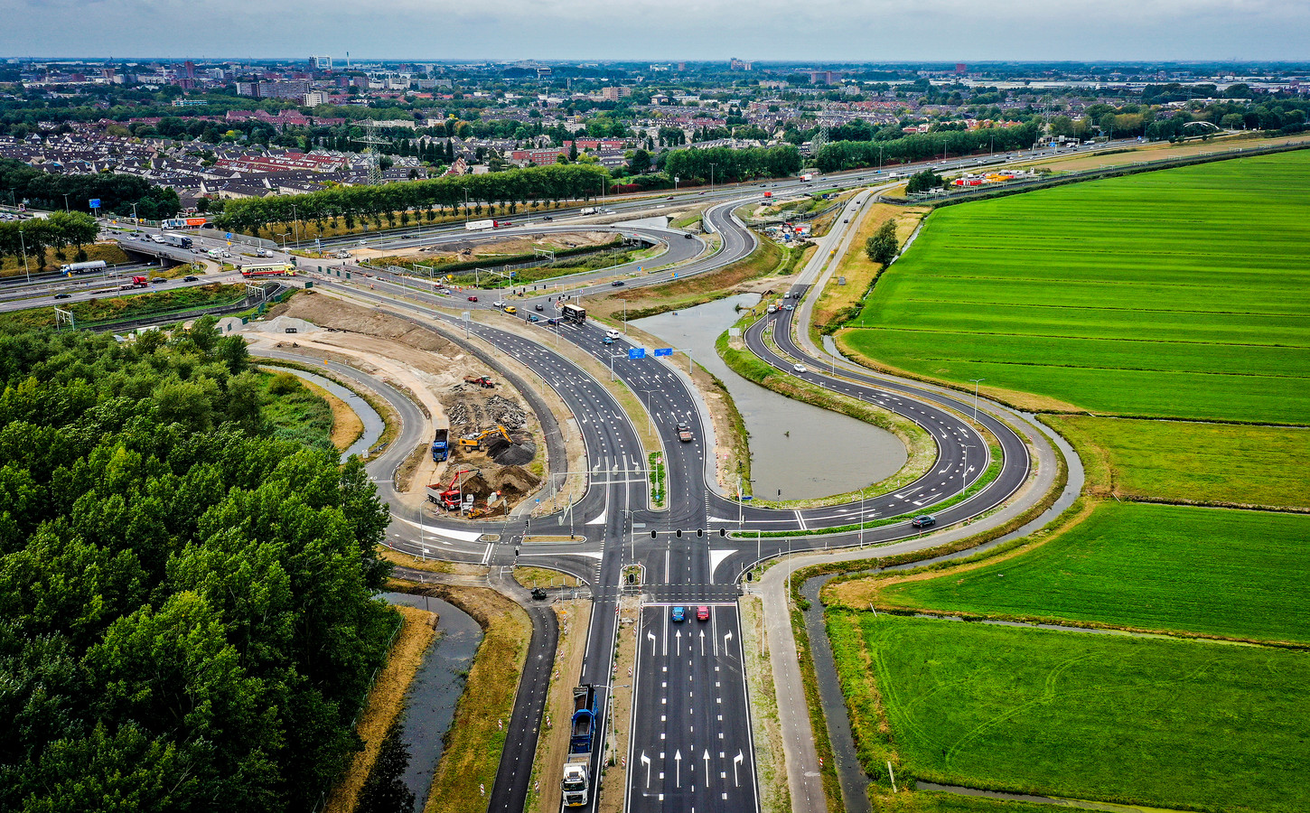 Rijkswaterstaat kan zijn spullen bijna opbergen, monsterklussen A15, N3 ...