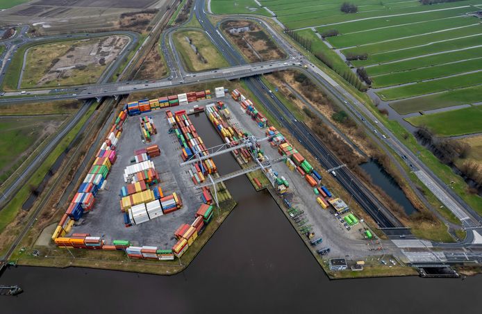 Omwonenden willen dat Alphense containerhaven verdwijnt: ‘Bespaart ...
