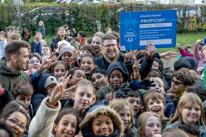 Strijd tegen zwerfvuil in kader Operatie Proper levert Basisschool Atheneum cheque op ...