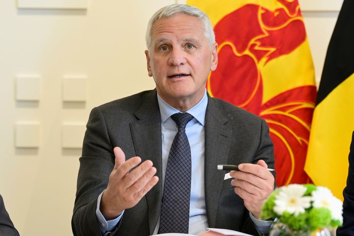 Kris Peeters mag niet langer aanblijven bij Europese Investeringsbank ...