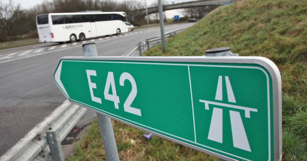 Les entrées et sorties de l'E42 pour La Louvière sont bloquées ...