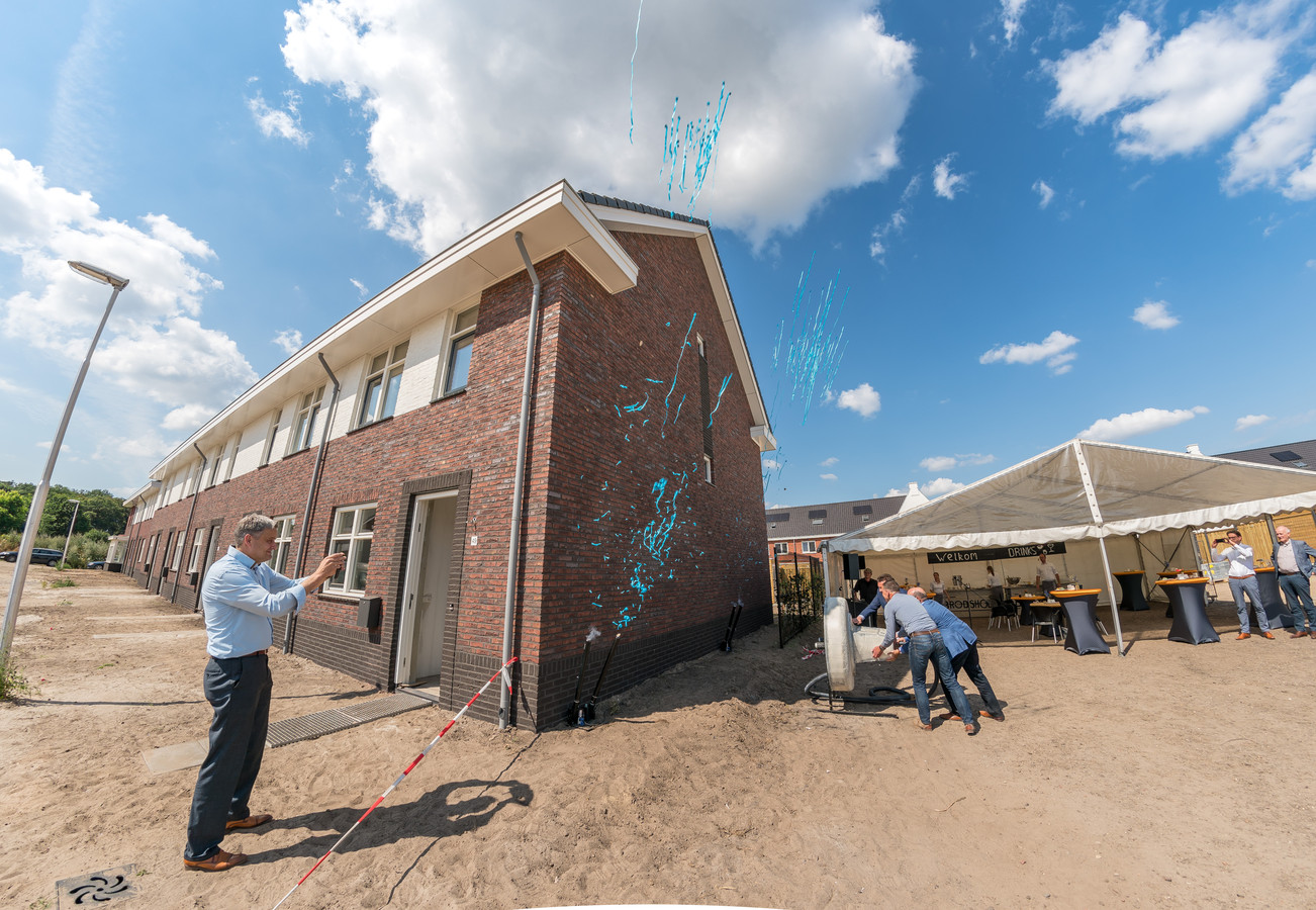 Eerste gasloze woningen Rijssen opgeleverd | Foto | tubantia.nl