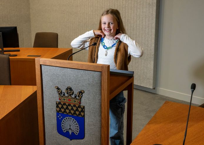 Dit is Elsa (9), ze is de eerste kinderburgemeester van Ermelo en dit ...