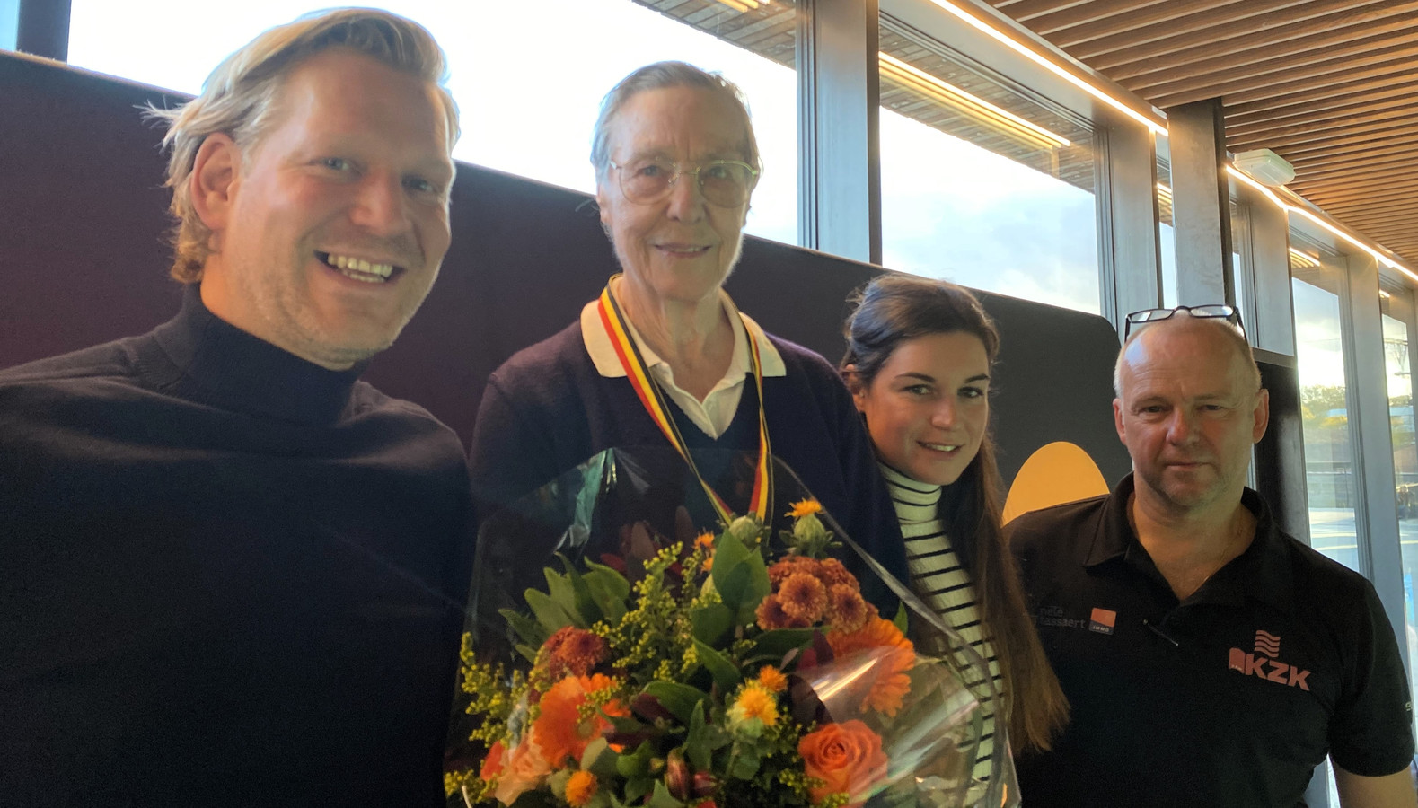 Agnes (91) verbreekt drie wereldrecords schoolslag in Kortrijk: “Of ik ...