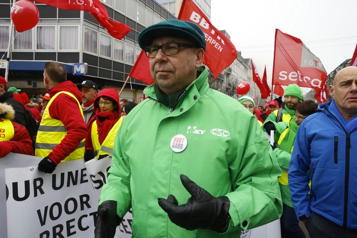 Vakbonden dreigen met algemene staking op 9 november | Binnenland | hln.be