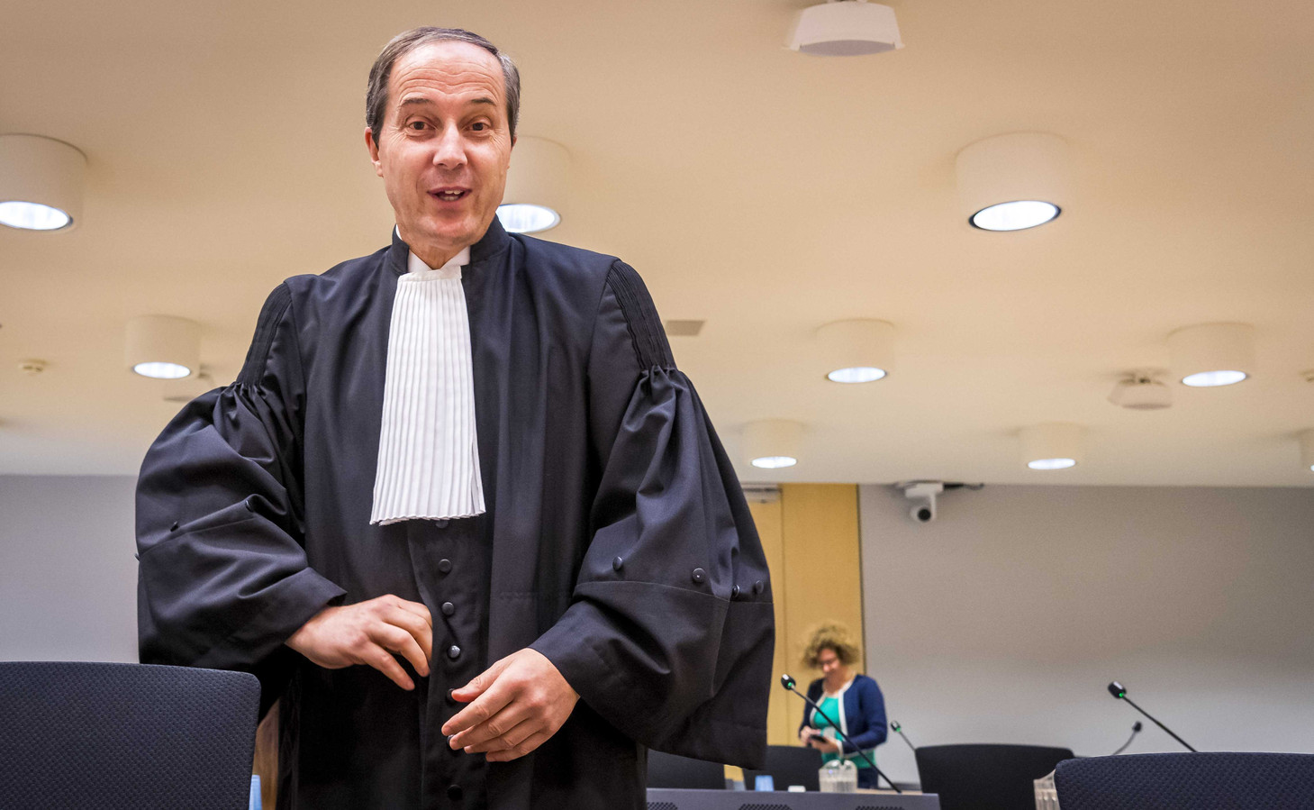 Knoops: ‘Dit is aanslag op de rechtsstaat’ | Foto | AD.nl