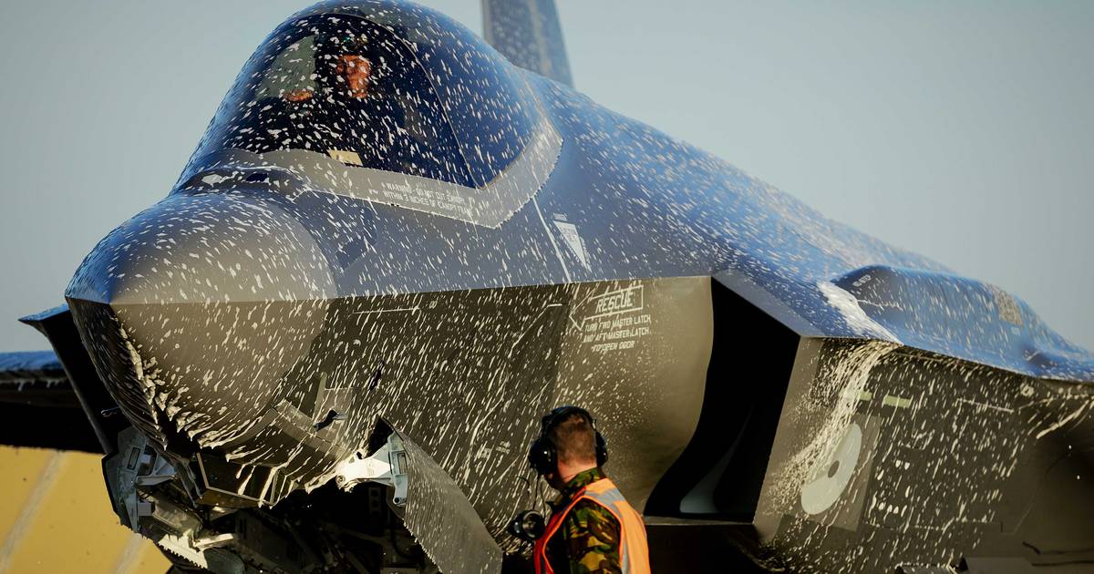 Komst eerste nieuwe Nederlandse gevechtsvliegtuig F-35 eindigt met een ...
