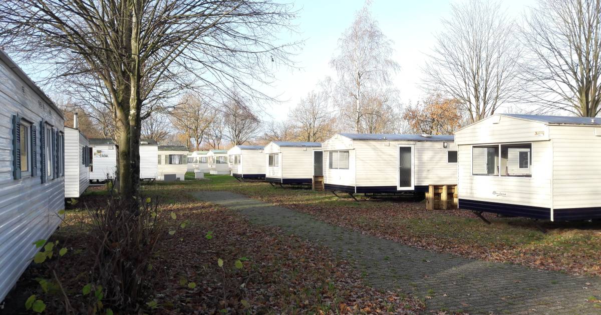 Oude stacaravans langs Duinlaan Kaatsheuvel zijn voor het einde van het ...