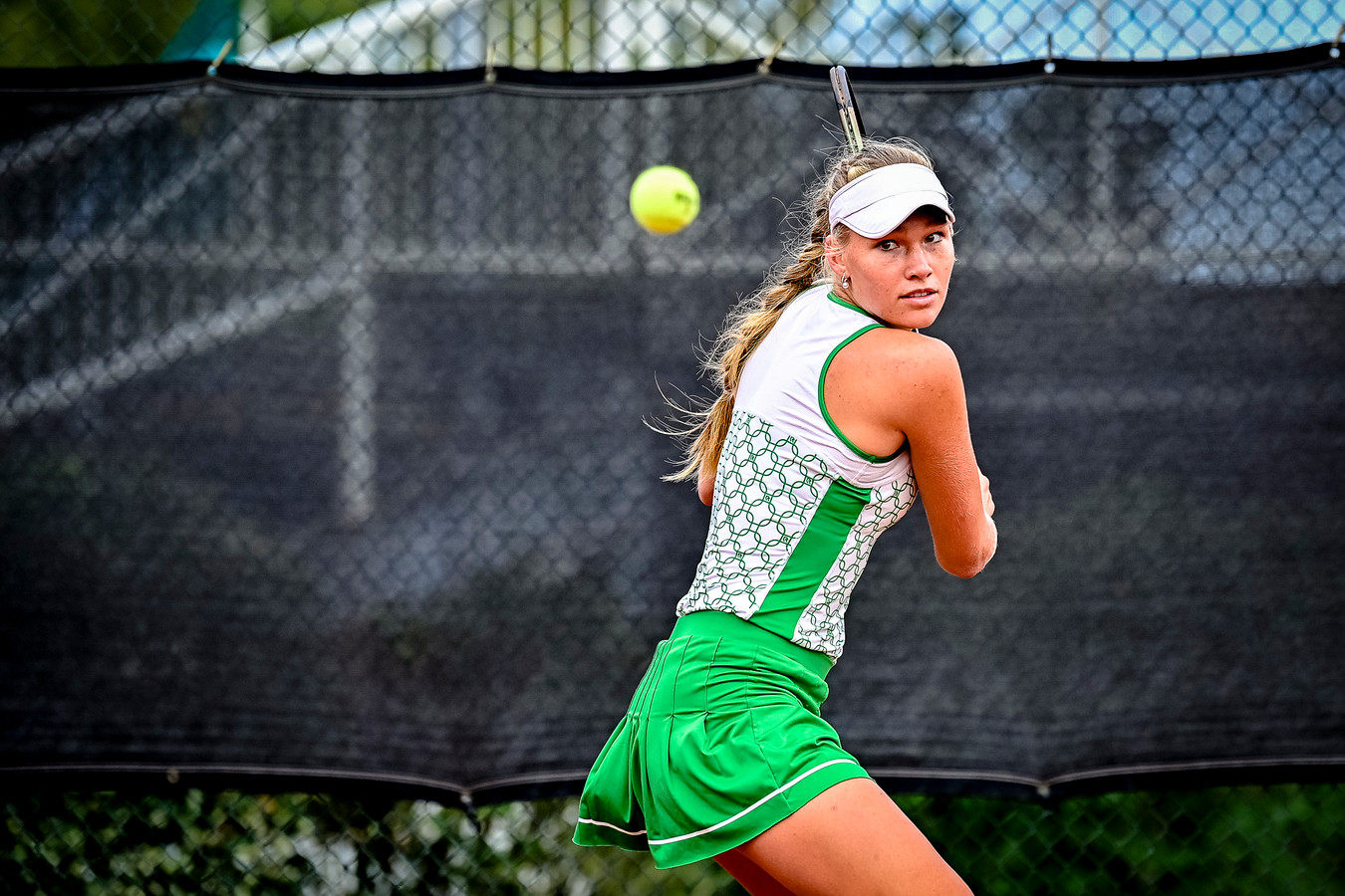 Van tennissende peuter tot opkomende ster: hoe talent Joy de Zeeuw (17 ...
