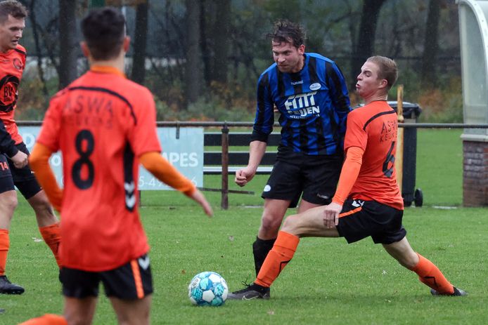 FC Cranendonck krabbelt met even teruggekeerde Rob Slenders overeind en ...