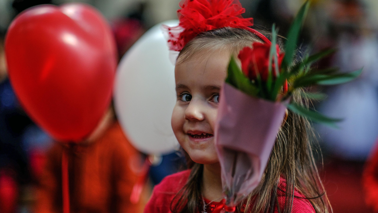 ‘Trouwen’, knuffelen, dansen, kusjes geven... verliefde koppeltjes ...