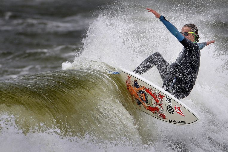 Surfers voelen een connectie met de natuur, maar zijn allesbehalve ...