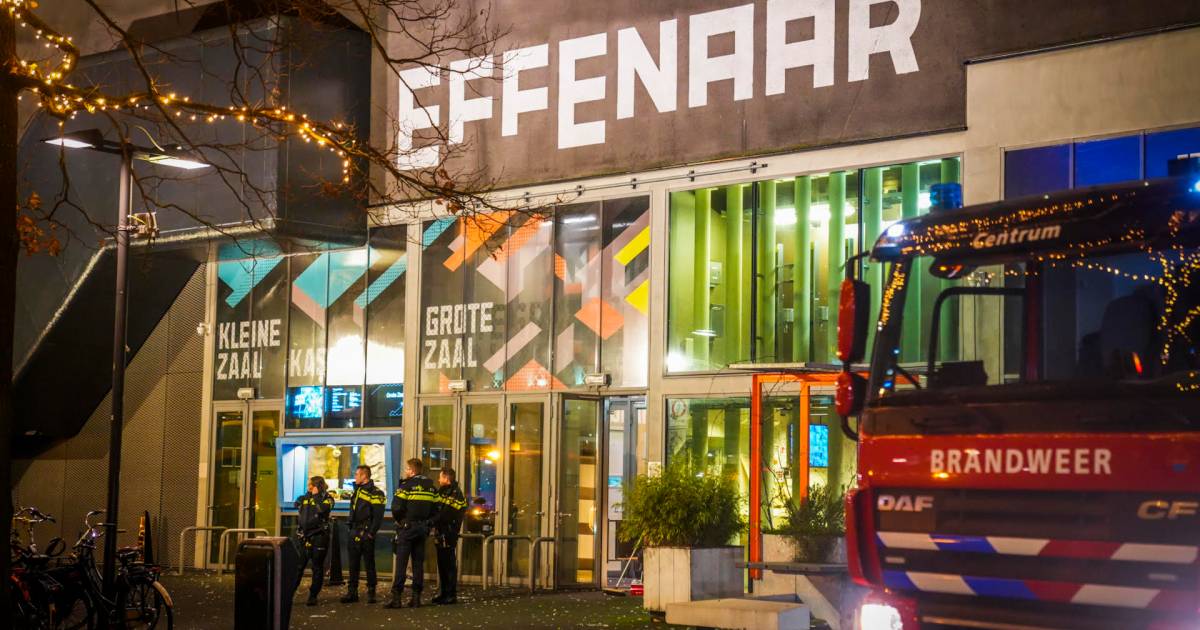 Concert bij de Effenaar ontruimd na brandmelding, tientallen bezoekers staan in de nacht op ...