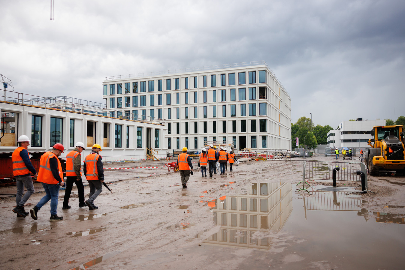 ASML bouwt volop door in Veldhoven, maar kijkt ook elders rond | Foto ...