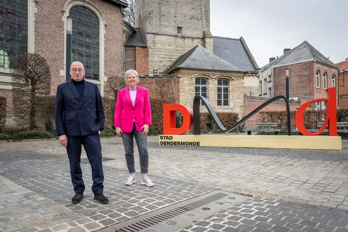 Burgemeester Piet Buyse kondigt afscheid aan: Leen Dierick neemt sjerp ... Burgemeester Piet Buyse kondigt afscheid aan: Leen Dierick neemt sjerp ...