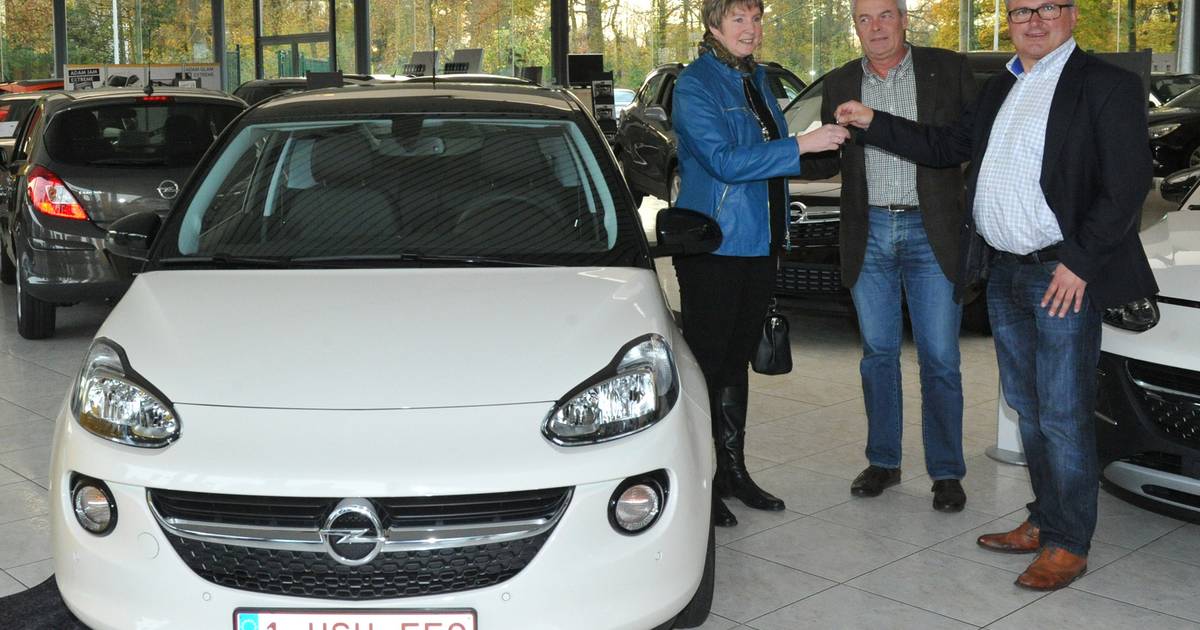 Nicole wint auto na eendjesrace | Lier | hln.be