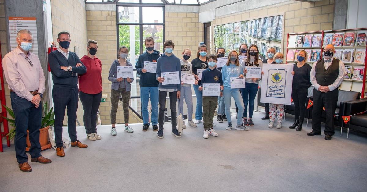 Izegemse Kinder- en jeugdjury krijgt leesdiploma | Izegem | hln.be