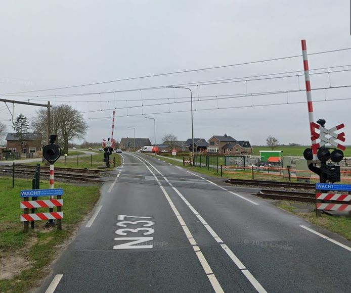 Machinist stopt trein net op tijd voor stilstaande auto: ‘Dat is ...