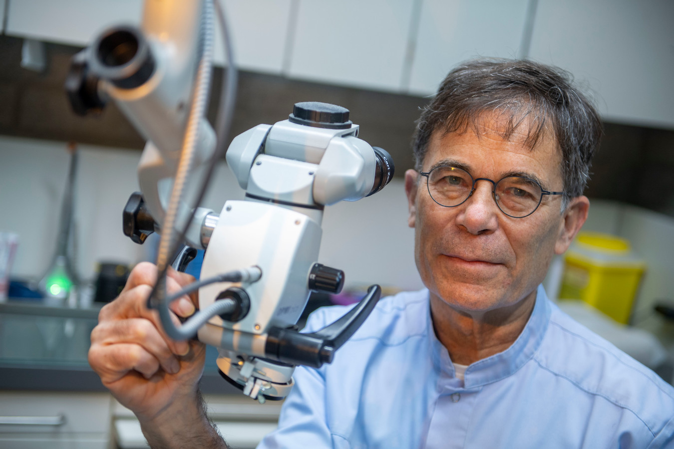 Tandarts Ton Schneider stopt na 36 jaar met praktijk in Nijverdal: ‘Voor wortelkanaalbehandeling ...