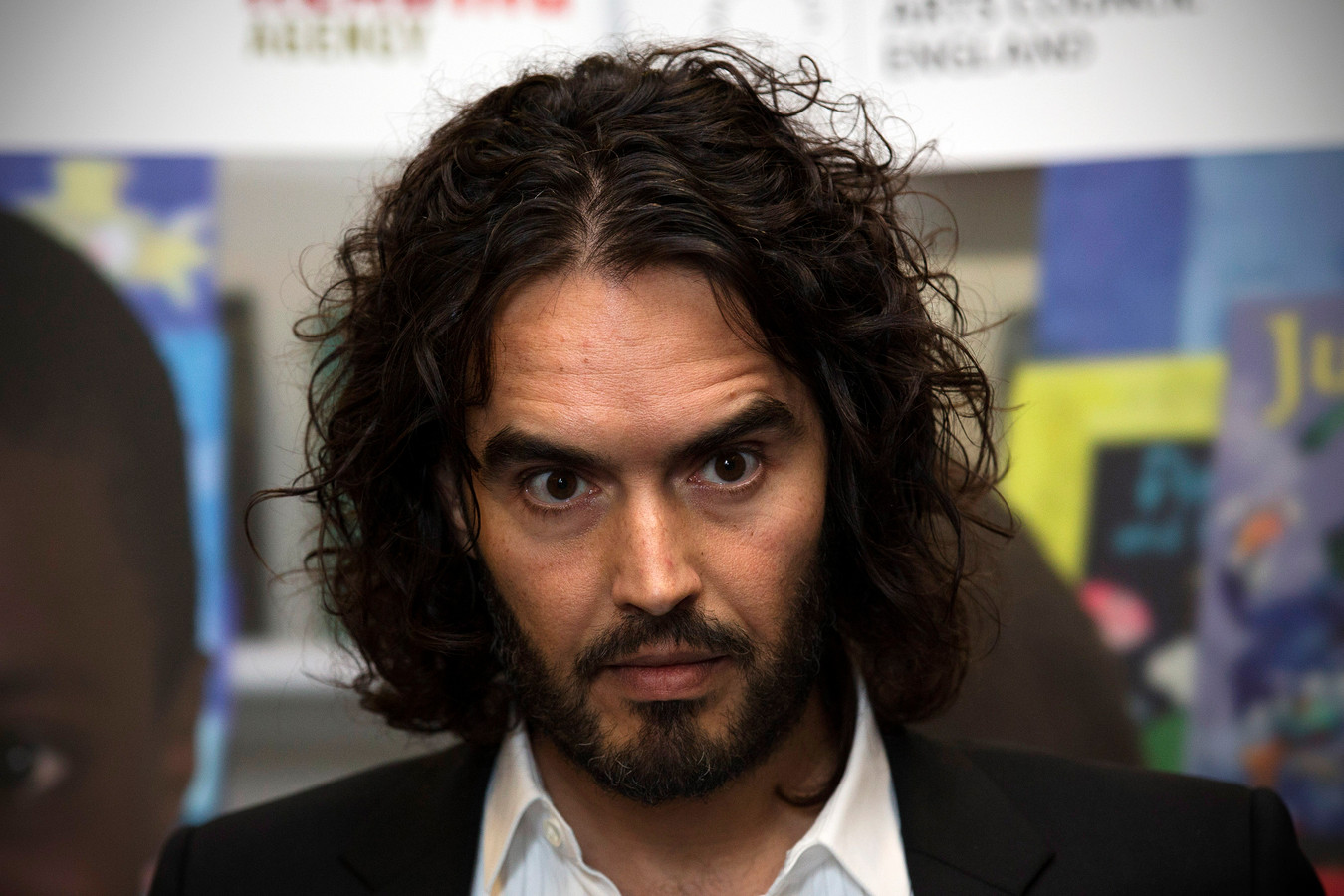 Russell Brand accusé d’exhibitionnisme: “Il a sorti son pénis devant ...