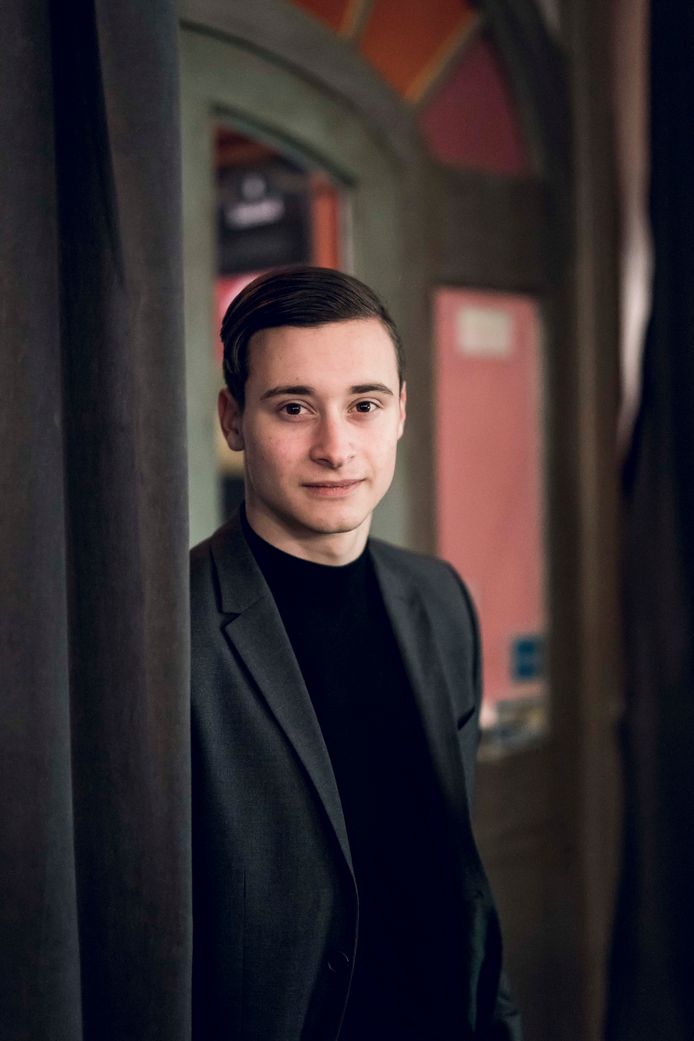 Sander (17) is jongste voetbalcommentator van het land: "Ik vroeg aan ...