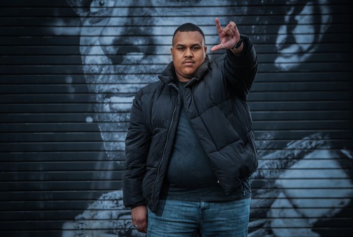 Dikke, de Limburgse rapper die vanuit het niets op 1 belandde in ...