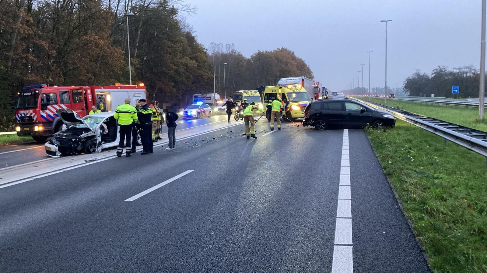 Verkeerschaos op (en rond) A50 tussen Heerde en Vaassen door zwaar ongeluk: snelweg dicht | Foto ...