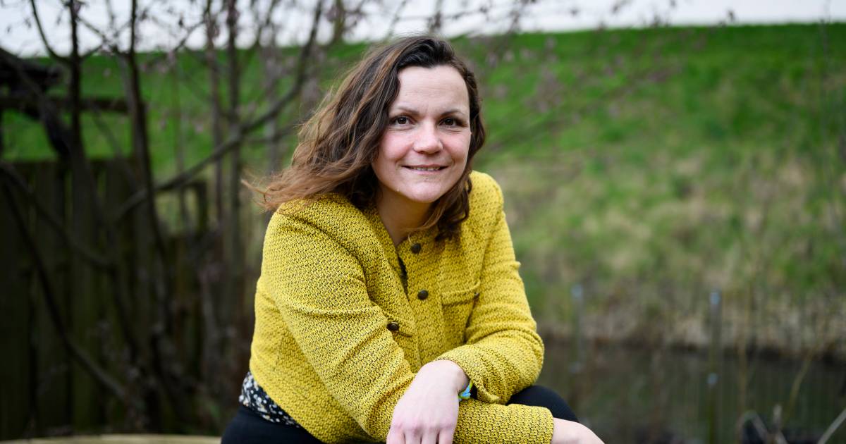 Politievrouw Margo brengt zingend ode aan activisten Extinction ...