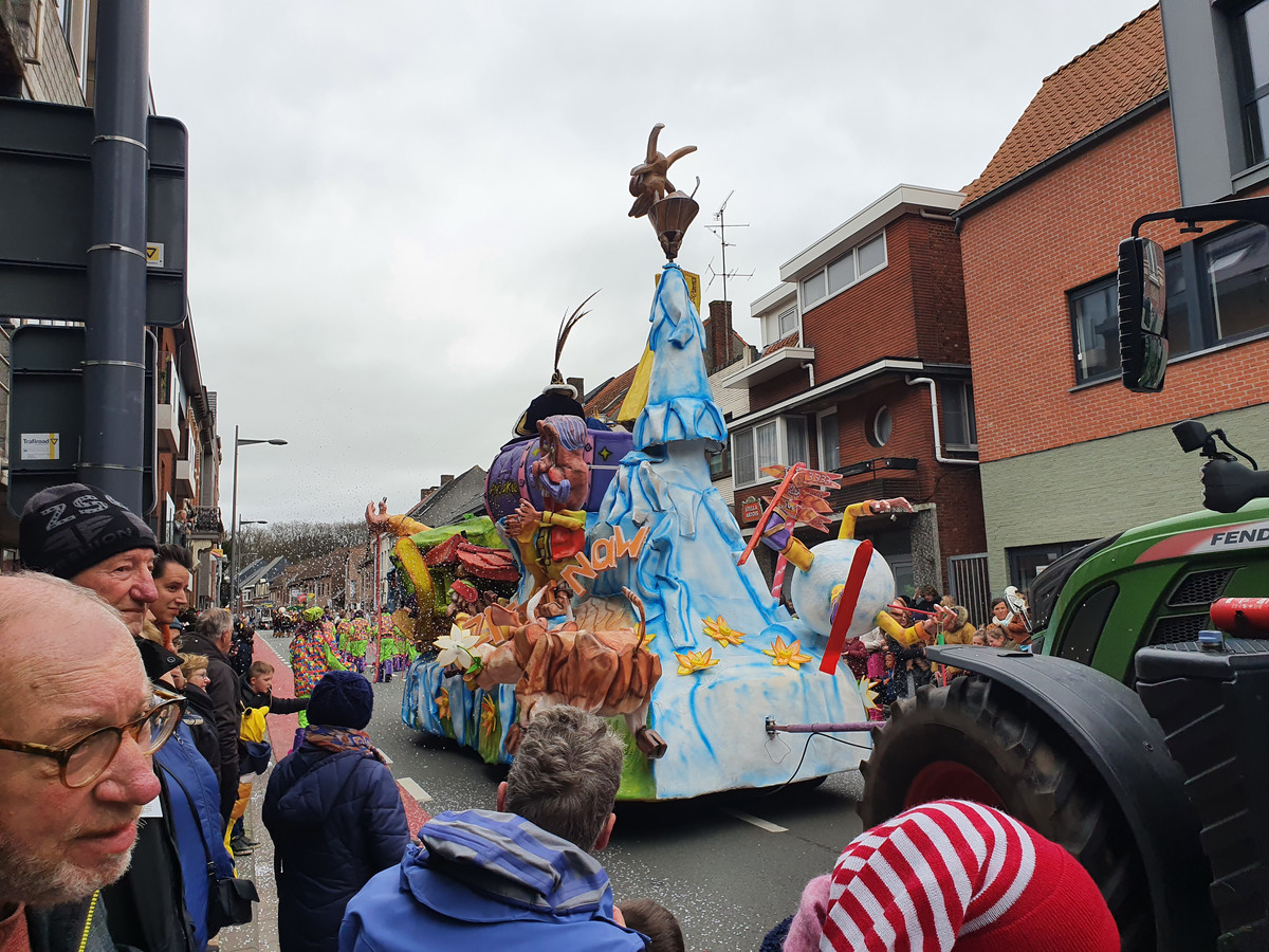IN BEELD. Carnavalsstoet in Ossenkoppenstad | Foto | hln.be